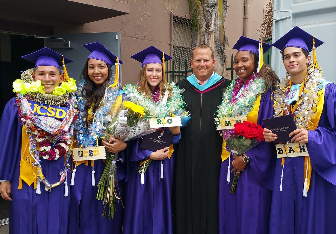 Saint Anthony High school - Du học Mỹ có thể lựa chọn với 4 lý do sau - Ahaviet Blog